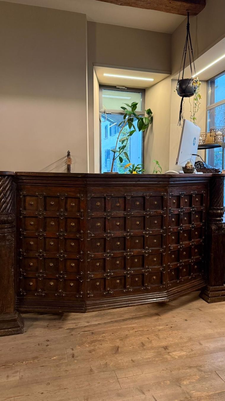 Antike Bar indisches Herkunft, mit 2 antike VS Säulen dunkel (Gebraucht ...