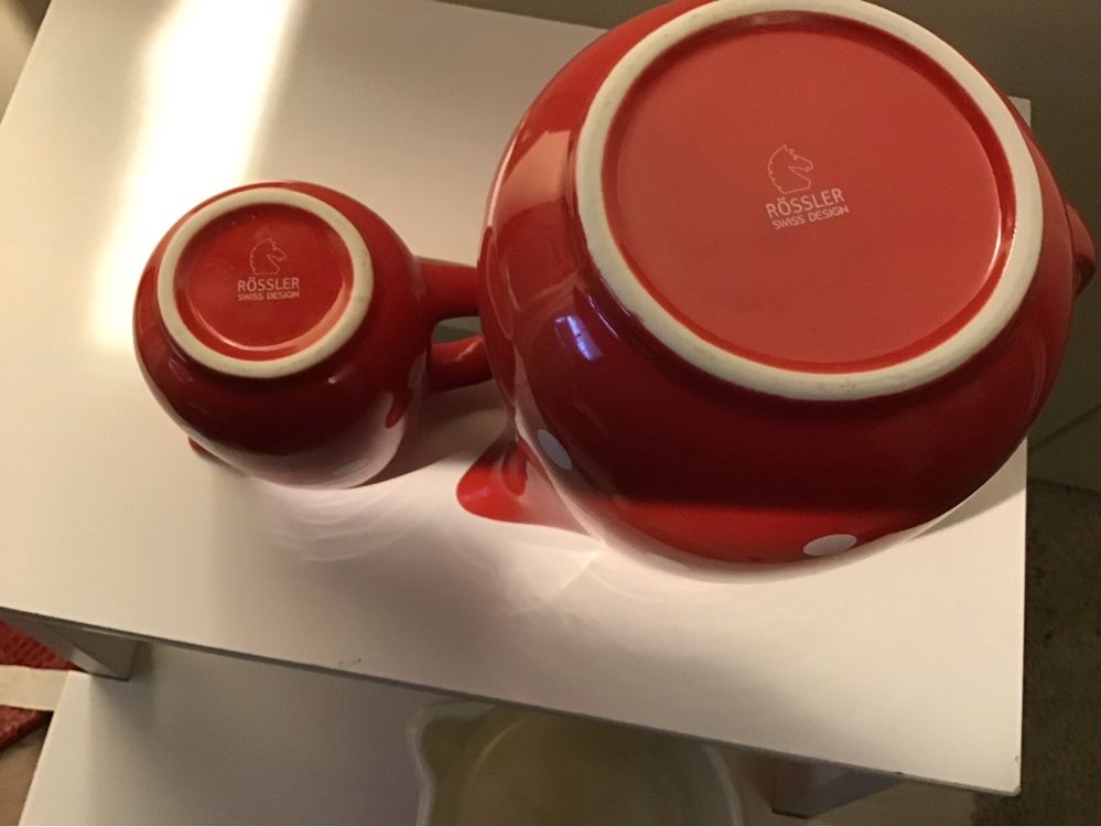 Duo von Rössler Swiss Design. Milch& Rahmkrug Rot & Weiss (Neu und ...