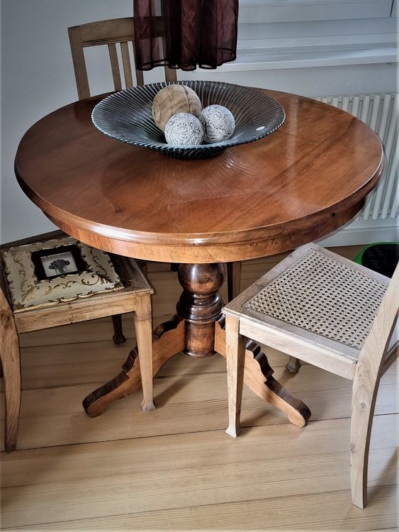 alter, runder Tisch (Gebraucht) in Rüegsauschachen für CHF 75 – mit ...