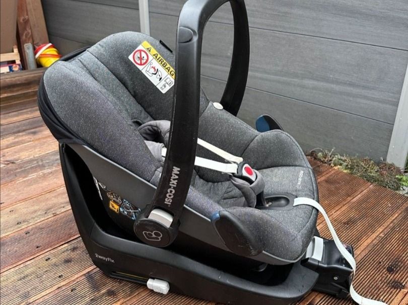Maxi Cosi mit Station (Gebraucht) in Sulgen für CHF 50 – nur Abholung ...