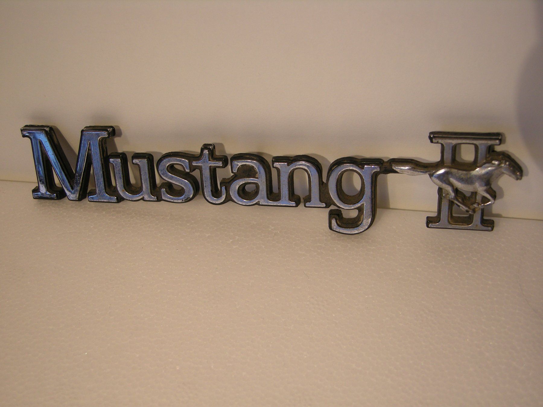 FORD MUSTANG II, EMBLEM, METALL 15 CM LANG, ORGINAL (Gebraucht) in Rüti ...