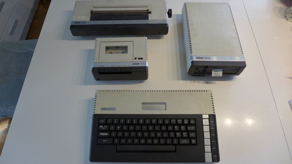 Atari 800XL Heimcomputer mit viel Zubehör für Sammler | Kaufen auf Ricardo