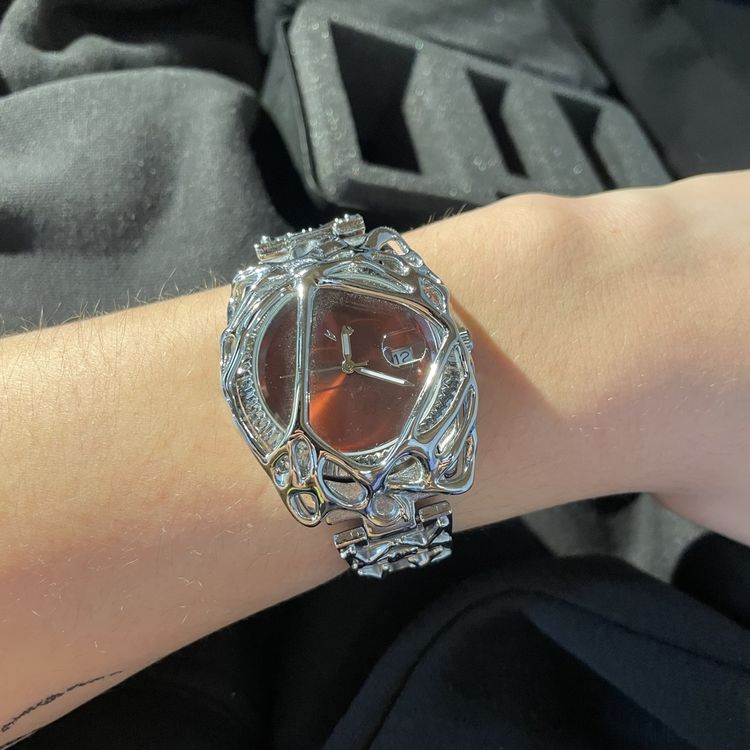 Design Uhr Rot Stylish (Neu (gemäss Beschreibung)) in Wängi für CHF 230 ...