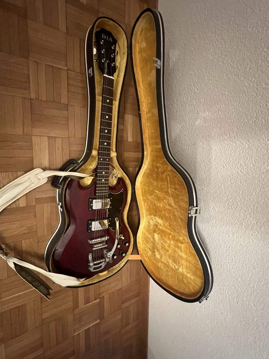 DIA Gitarre im Top Zustand, inklusive Koffer und Saiten! (Gebraucht) in ...