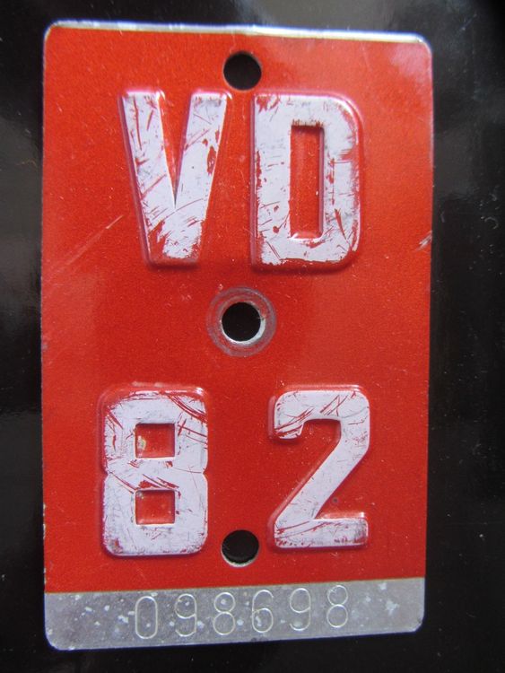 PLAQUE VD 1982 (Gebraucht) in Echallens für CHF 3 – mit Lieferung auf ...