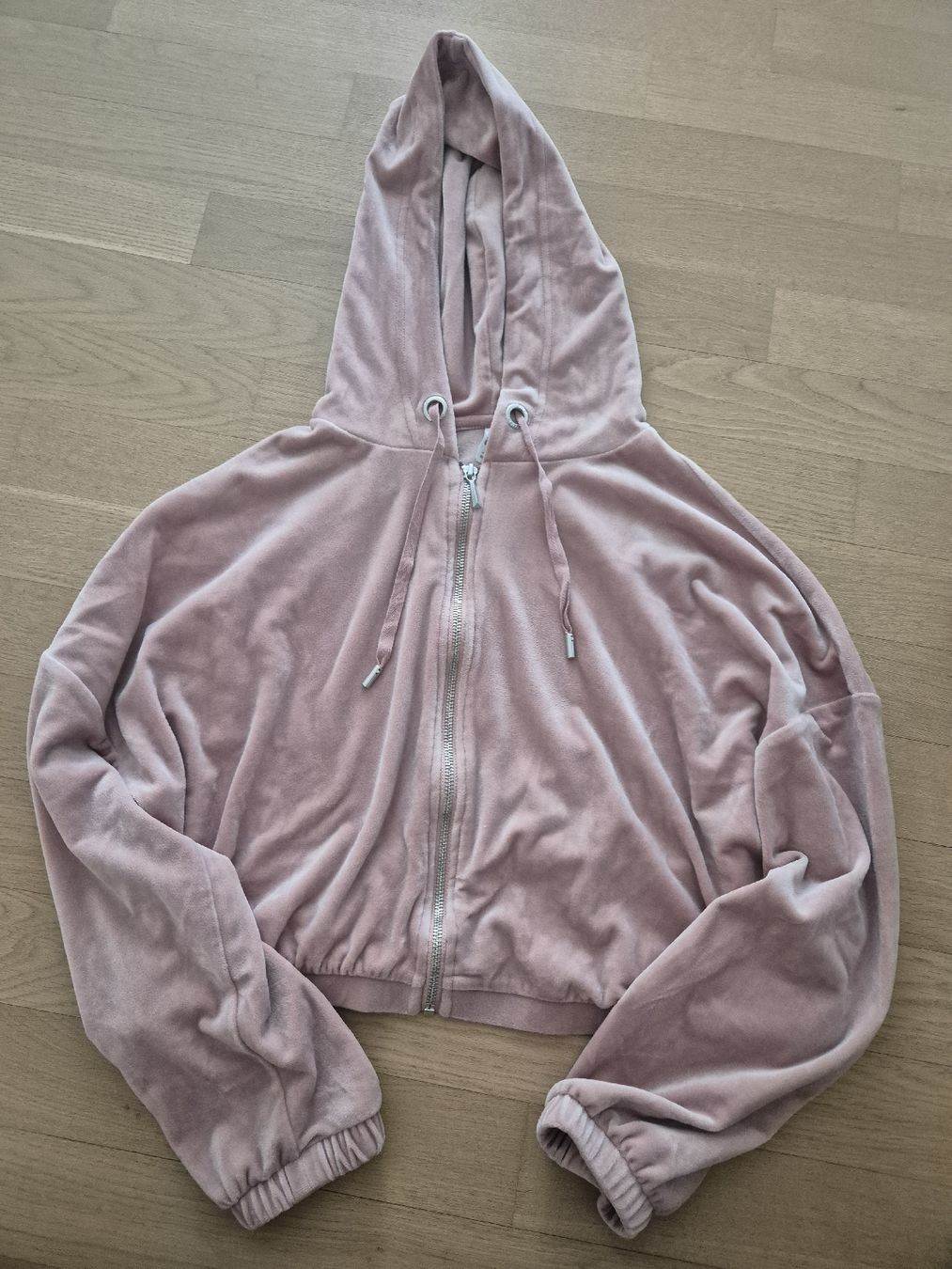 Trendiger Samt-Hoodie von ONLY, Grösse M - Top Zustand! (Neu (gemäss ...
