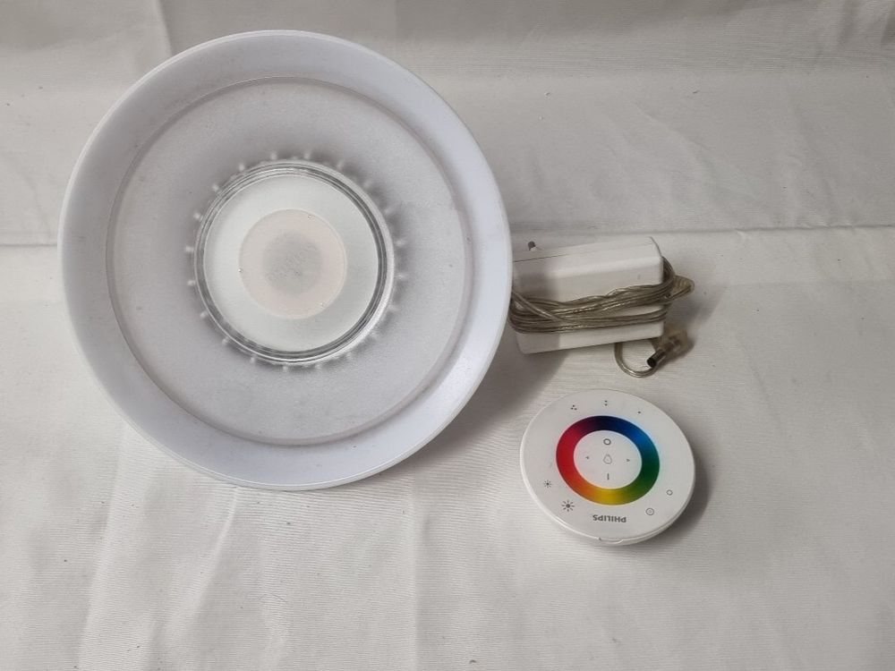 Philips Living Color farbige LED-Lampe für schönes Raumklima (Gebraucht ...