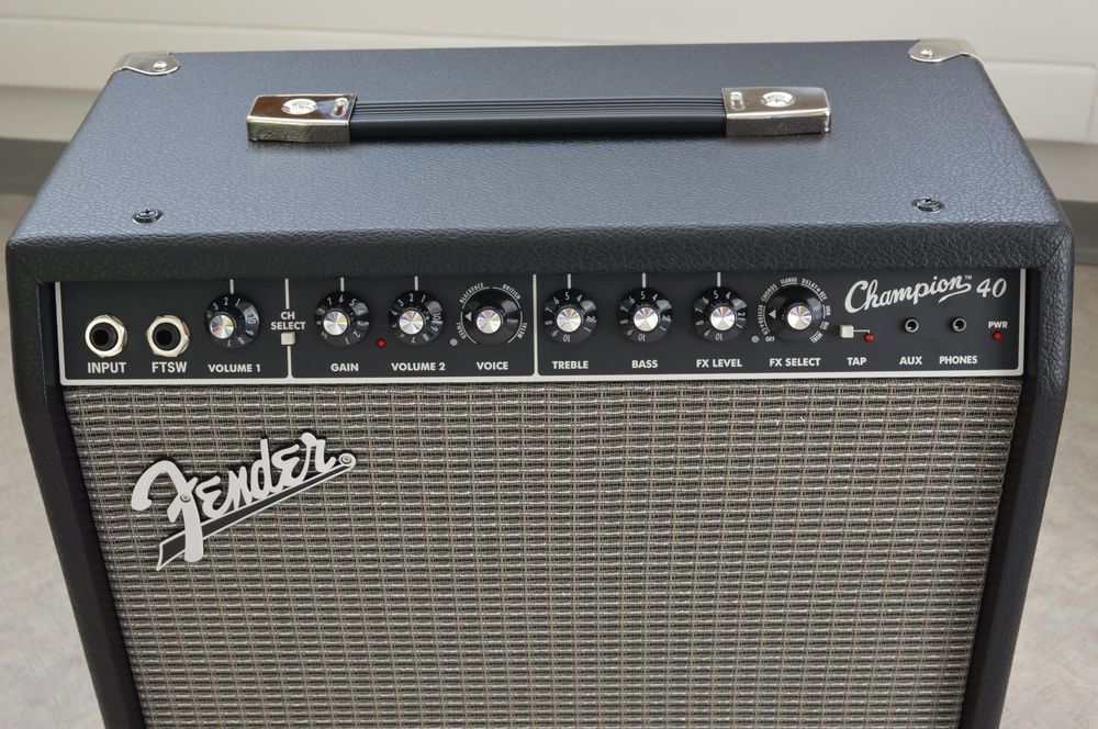 Fender Champion 40 inkl. Fussschalter (Gebraucht) in Zürich für CHF 150 – mit Lieferung auf ...