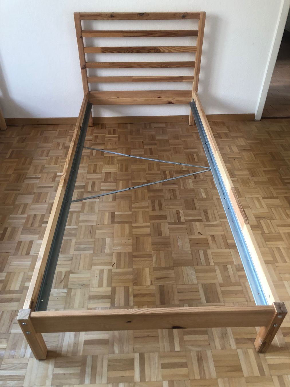 IKEA TARVA Holzbett - Lit en bois massif (Gebraucht) in Biel/Bienne für ...