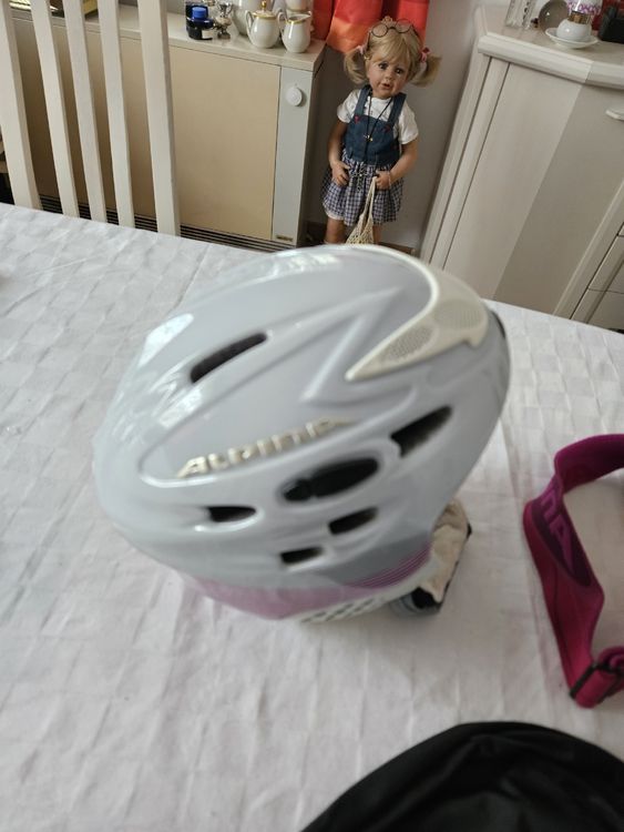 Neuwertiger Skihelm SCARA (52-56cm) in Weiss/Pink Design (Gebraucht) in ...