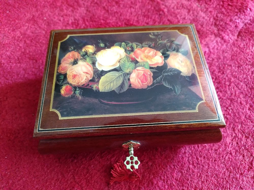 Ardleigh Elliott Rosen-Träumereien Spieluhr (Gebraucht) in Zürich für ...