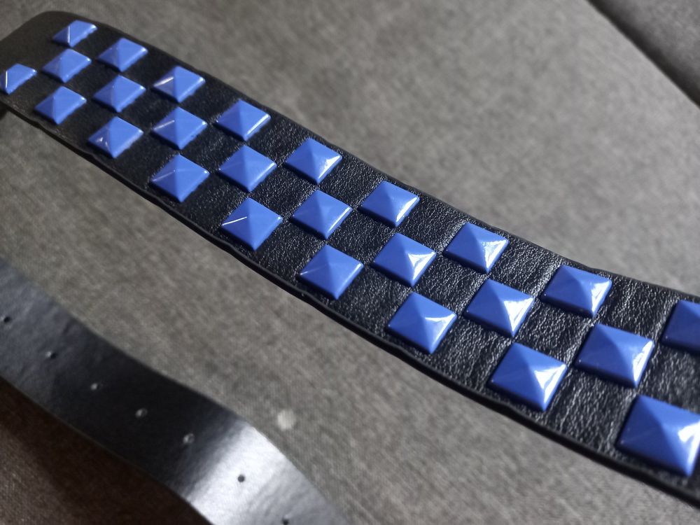 Punkgürtel Cyber schwarz Blue und Pink 107cm (2 stk) (Neu und originalverpackt) in Bremblens für ...