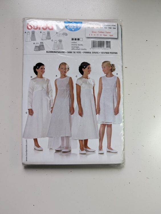 BURDA Schnittmuster 9654, Mädchenkleid (Neu und originalverpackt) in ...