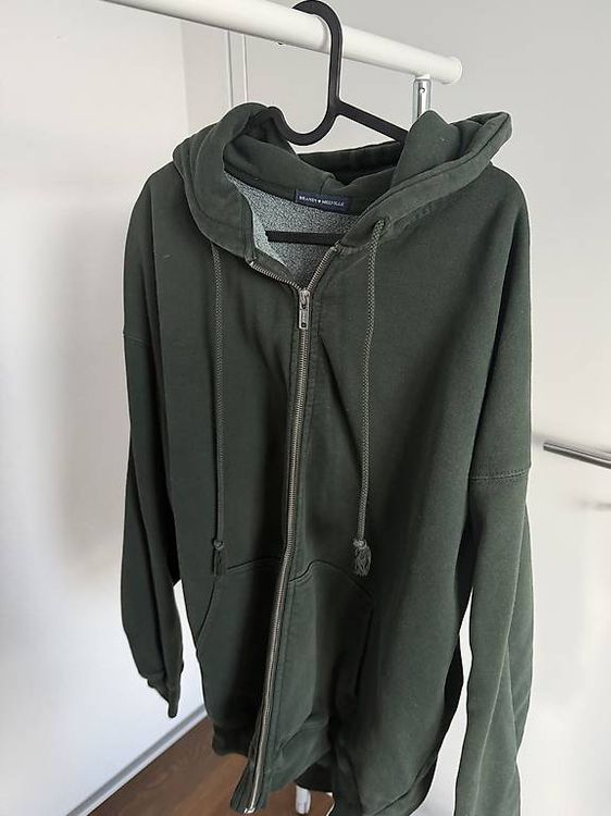 Brandy Melville Jacke / Hoodie ? Dunkelgrün (One Size) (Gebraucht) in ...