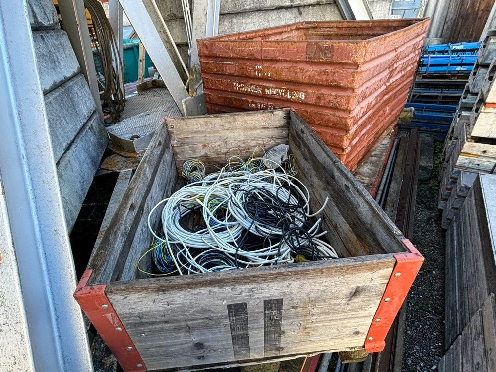 Europalette Elektroschrott (Lot 1232) Standort 4153 Reinach (Gebraucht ...
