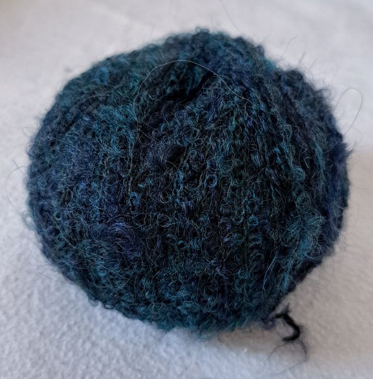 450g Bouclé Wolle mit Farbverlauf (Neu und originalverpackt) in Basel ...