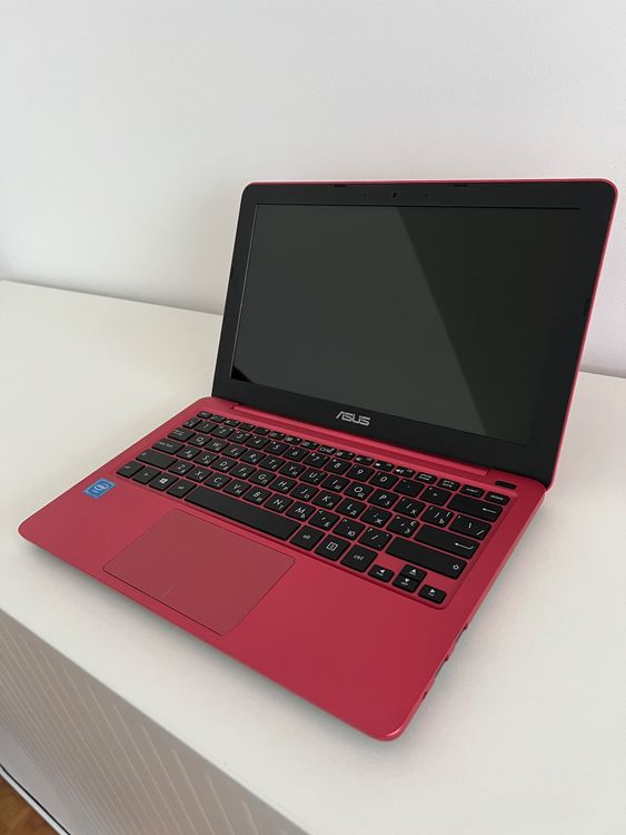 Asus Netbook Eee PC, rot, gebraucht. (Gebraucht) in Frauenfeld für CHF ...