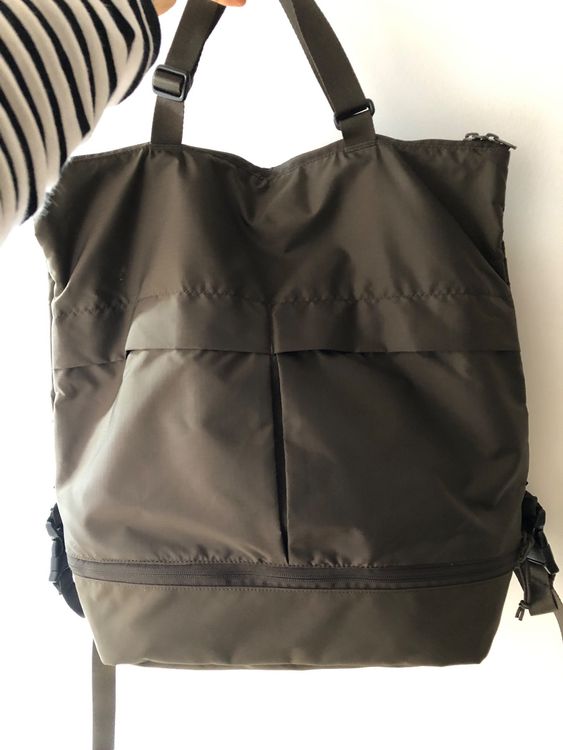 Uniqlo Two-Way Utility Bag (Gebraucht) in für CHF 25 – mit Lieferung ...
