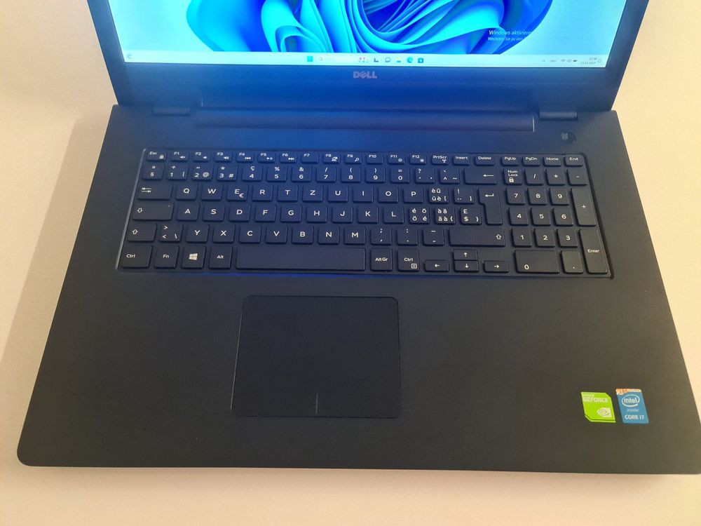 Dell Inspiron 17.3" FHD i7 500GB SSD Windows 11 Office 2021 (Gebraucht ...