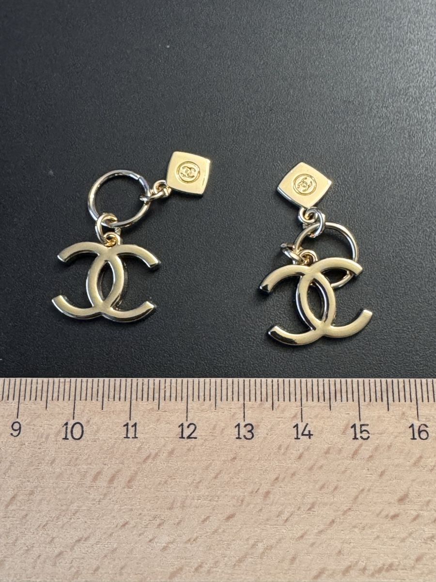 Chanel 2 pendentifs CC acier doré (Neuf (Voir description)) à Genève ...