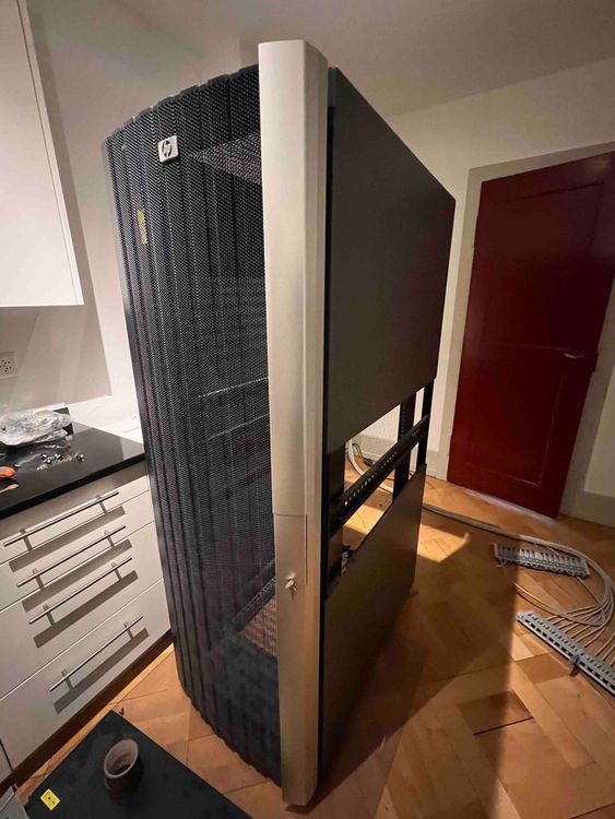 HP Serverschrank / Rack (Gebraucht) in Rubigen für CHF 50 – nur ...