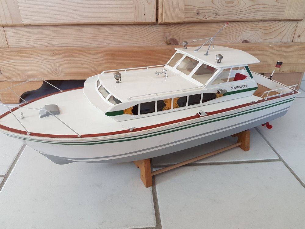 Commodore RC Motorboot von Graupner (Gebraucht) in Chabrey für CHF 223 – nur Abholung auf ...
