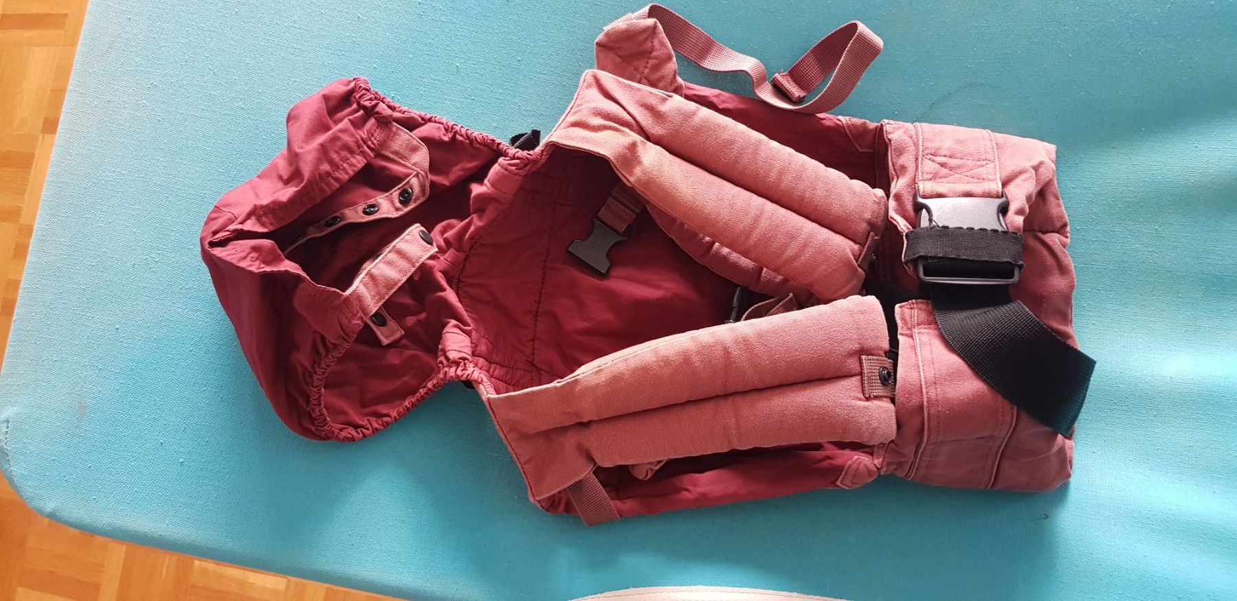 bordeaurot Ergobaby Trage wächst mit Baby gut erhalten (Gebraucht) in ...