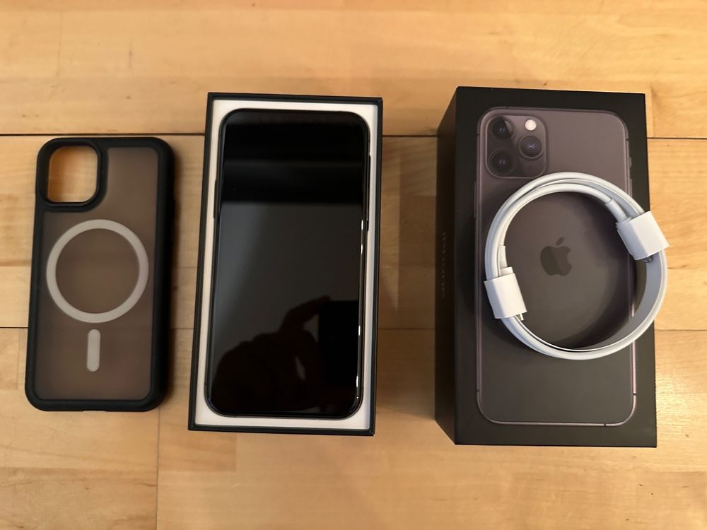 Apple iPhone 11 Pro - 256 GB - Space Grey inkl. Zubehör (Gebraucht) in ...