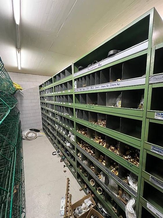 Grosses Ersatzteillager Regal Werkstatt (Gebraucht) in Inwil für CHF ...