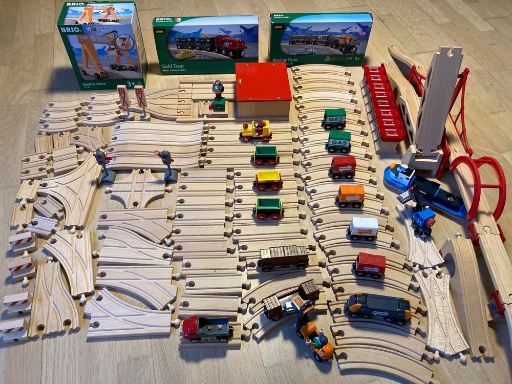 Brio Holzeisenbahn Set mit 2 Kränen und vielen Güterzügen | Kaufen auf ...