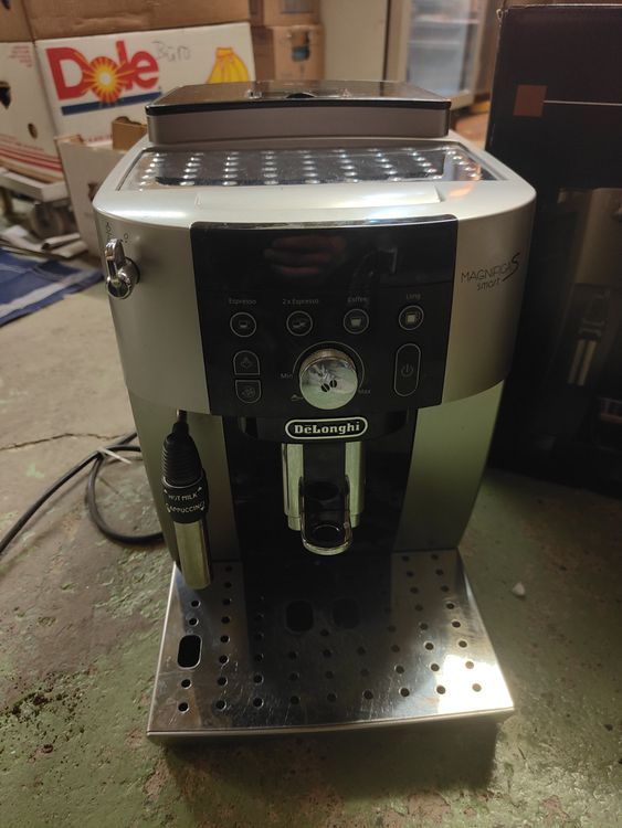 DeLonghi Magnifica S smart Kaffeemaschine (D) | Kaufen auf Ricardo