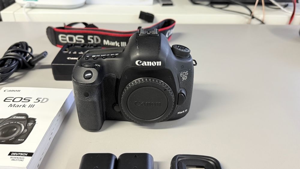 Canon EOS 5D Mark III mit Zubehör in gutem Zustand (Gebraucht) in ...