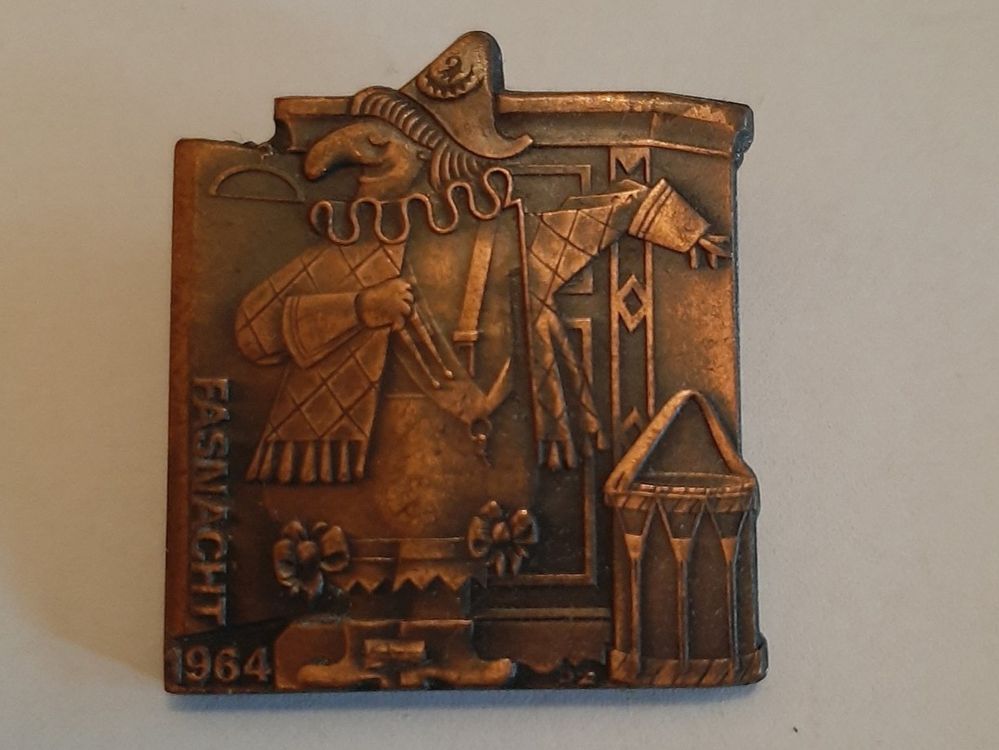 1964 (K-A) Bisch Zwäg - Basler Fasnachtsplakette (Gebraucht) in Waltenschwil für CHF 3 – mit ...