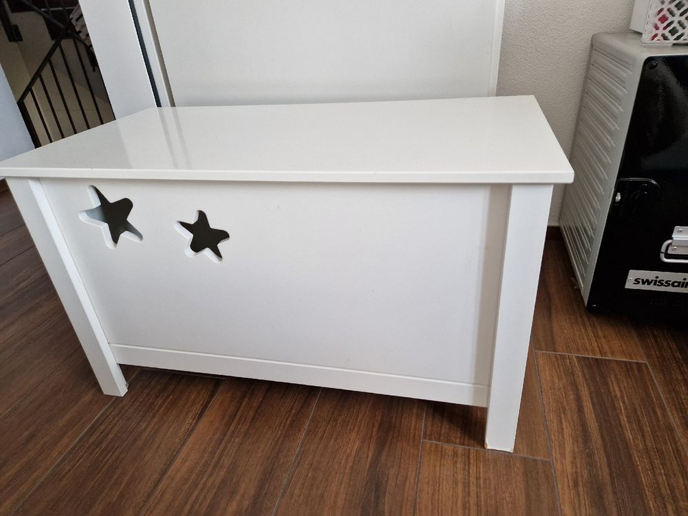 Weisse Truhe für Kinder (Gebraucht) in Buch am Irchel für CHF 10 – nur Abholung auf Ricardo kaufen