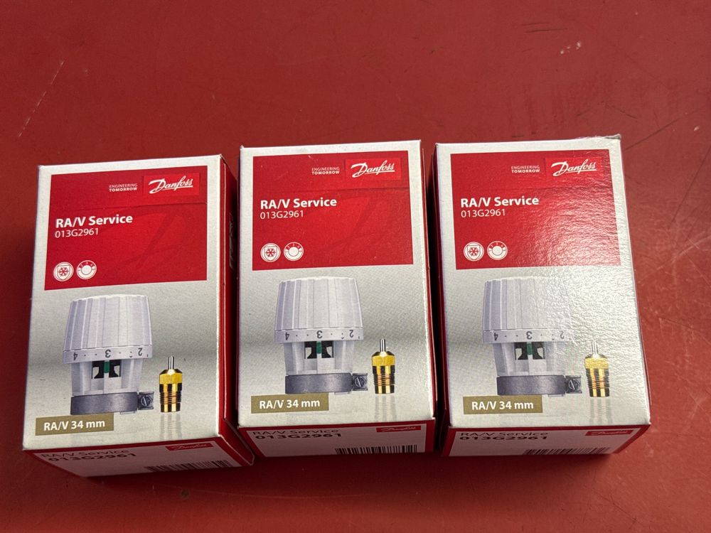 3x Danfoss Thermostatkopf RV/V mit 34 mm Anschluss (Neu und originalverpackt) in Fehraltorf für ...