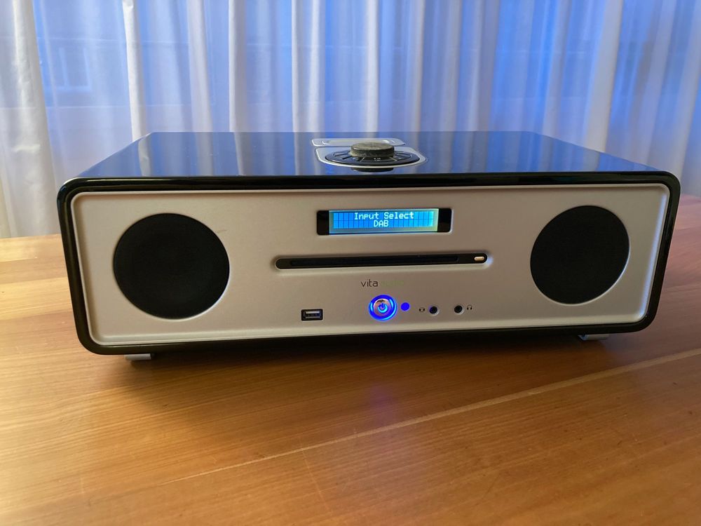 Ruark Vita Audio R4i DAB+ * Klavierlack Schwarz *** (Defekt) in Luzern ...
