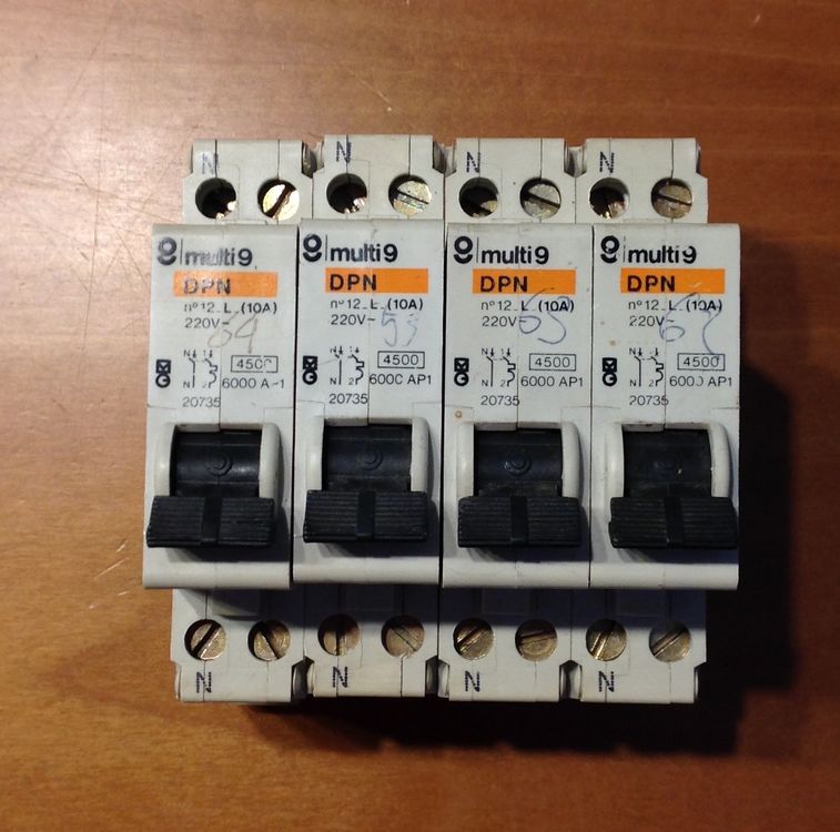 Interruttori automatici 2 poli Merlin Gerin Multi9 DPN C 10A (Gebraucht) in Riva San Vitale für ...