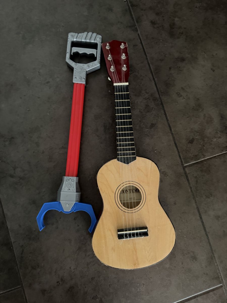 Gitarre und Greifzange (Gebraucht) in Gattikon für CHF 9.9 – mit ...