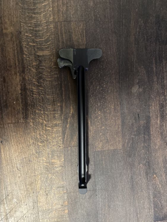 AR15 / m4 charging handle (Gebraucht) in Prilly für CHF 1 – mit ...