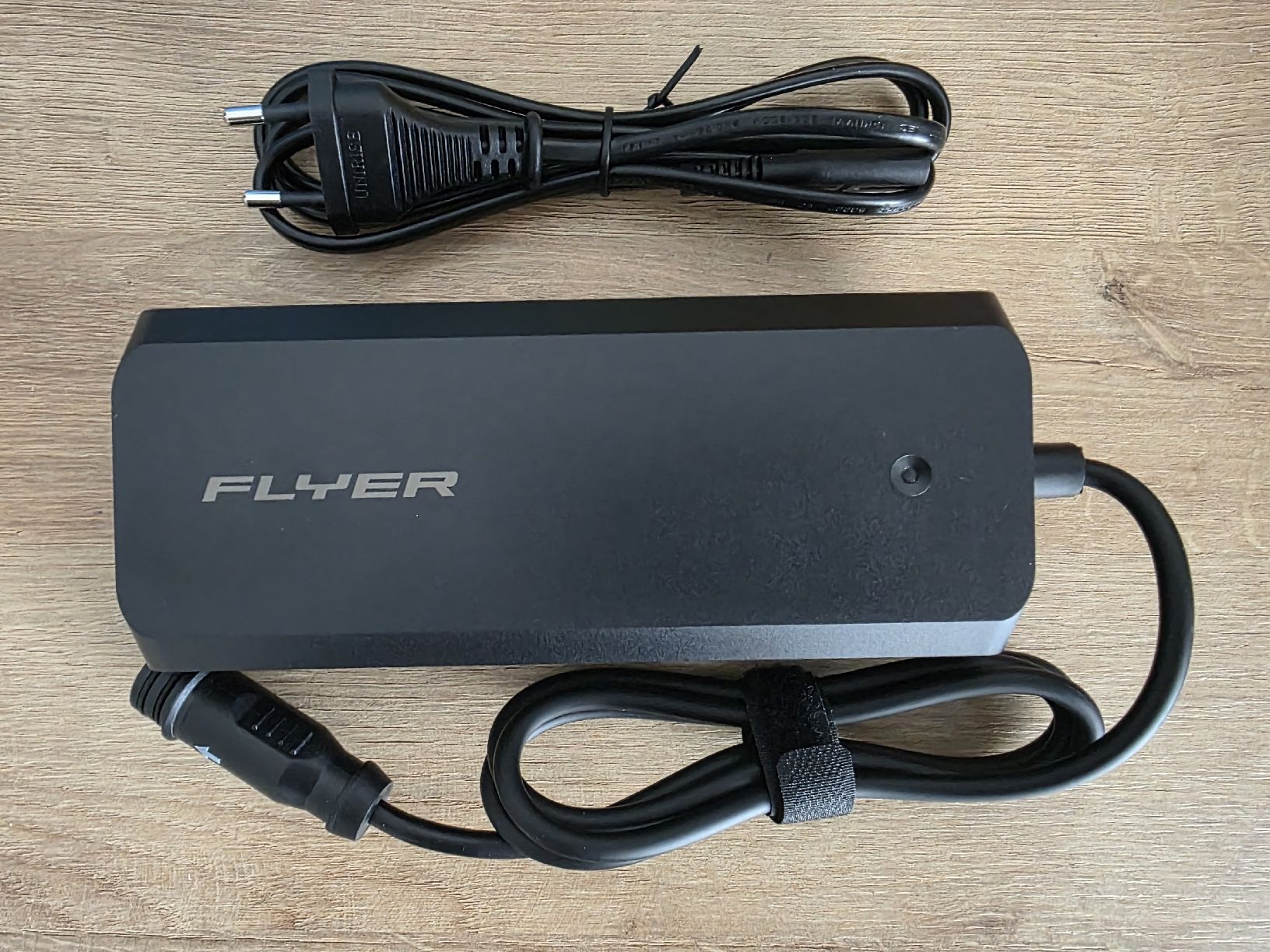 Flyer Ladegerät für SIB II Akkus 4Ah. Neu (Neu und originalverpackt) in Buchs SG für CHF 199 ...