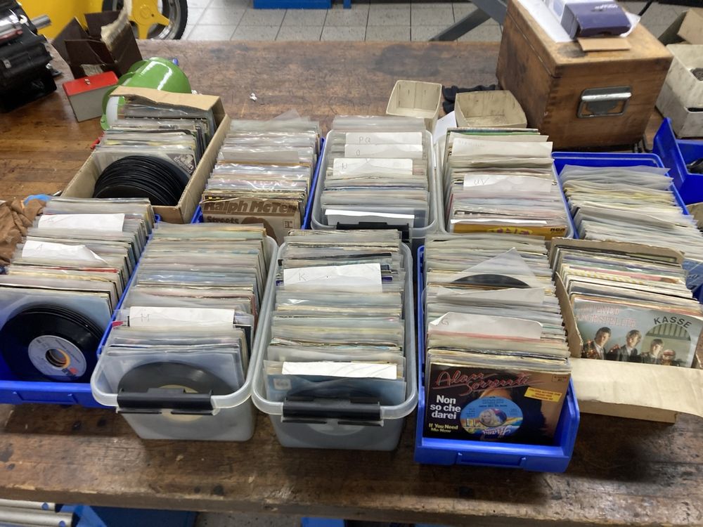 Single Plattensammlung (Gebraucht) in langrickenbach für CHF 360 – nur Abholung auf Ricardo kaufen