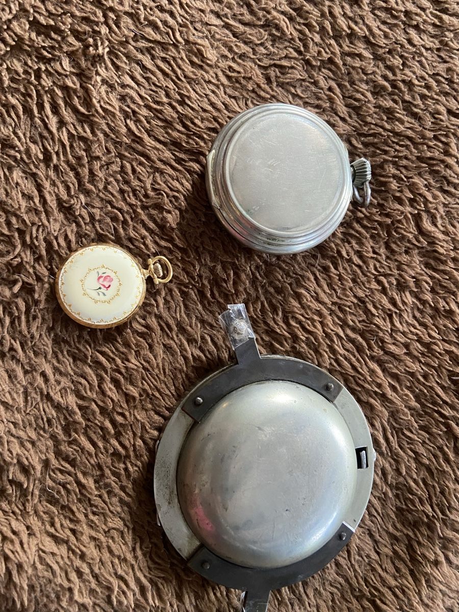 Lot d'horloges anciennes et de montres de poche divers. (D'occasion) à ...