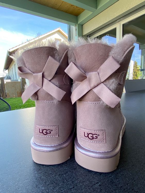 UGG rosa (Neu und originalverpackt) in Frauenfeld für CHF 159 – mit ...