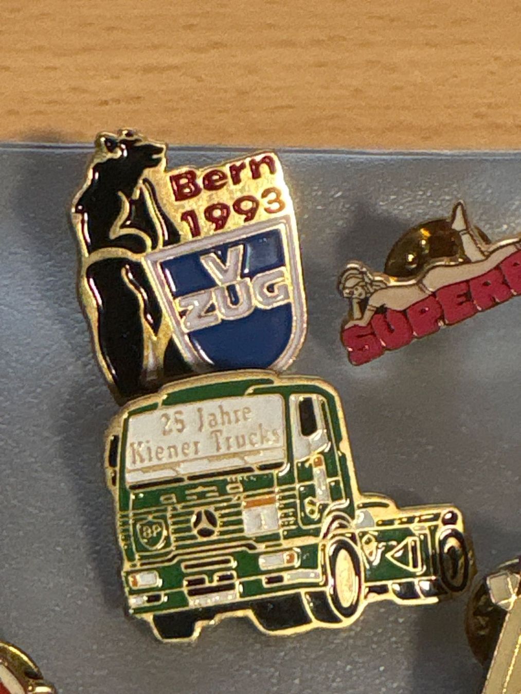 Diverse Sammlung von Pins/Anstecknadeln - div. Sujets (Gebraucht) in ...