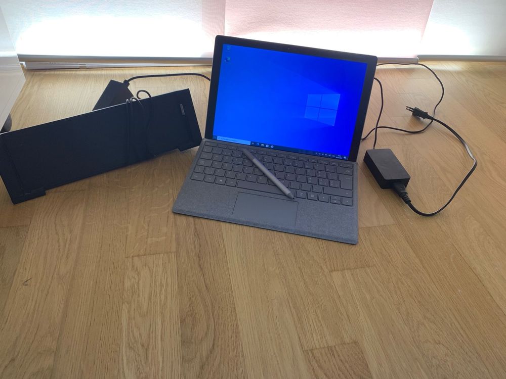 Surface Pro 4 mit Docking Station (Gebraucht) in Zürich für CHF 230 ...