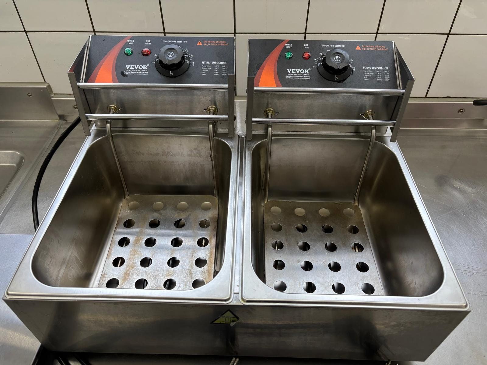 Doppelfriteuse Vevor, gebraucht, aber gut erhalten (Gebraucht) in ...