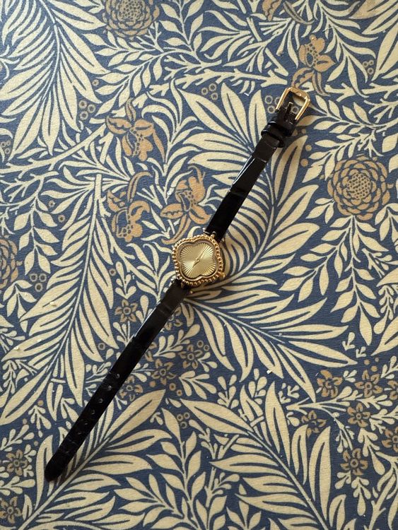 Black and Gold Clover Shape Watch | Kaufen auf Ricardo