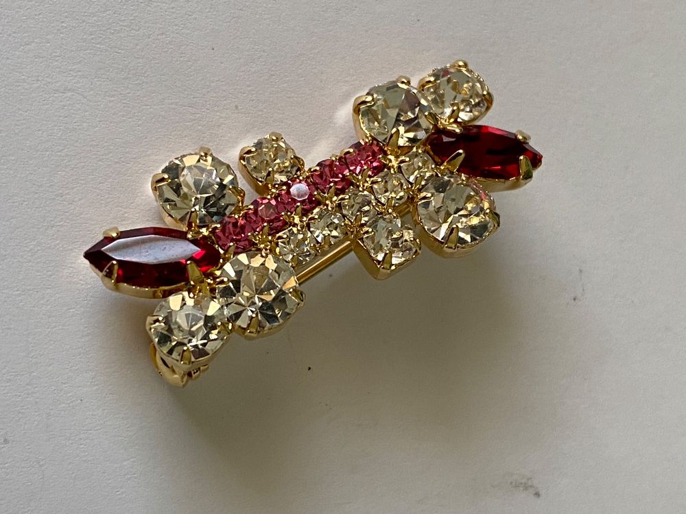 Brosche (Gebraucht) in Langnau am Albis für CHF 2 – mit Lieferung auf ...