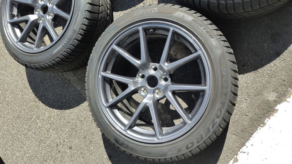 Tesla Model 3 Winterräder 235/45 R18 Pirelli Alufelgen (Gebraucht) in ...