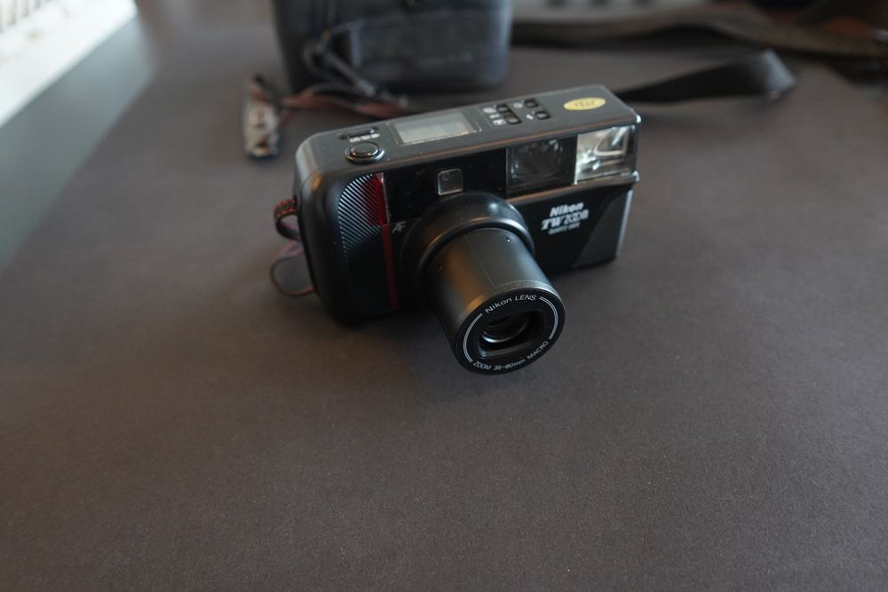 Nikon TW Zoom Quartz Date 35-80 mm point&shoot Kamera analog (Gebraucht ...